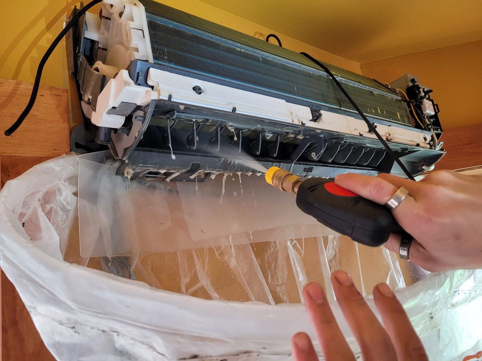 Wall Mounted AC Cleaning – Nettoyage Quali-Pro – Service de Nettoyage ...